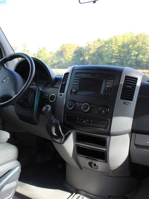 Mercedes Sprinter avec hayon élévateur latéral - Handynamic